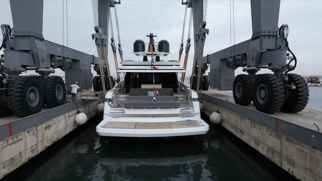 Extra X 99 Fast Launch - SUPERYACHT TV